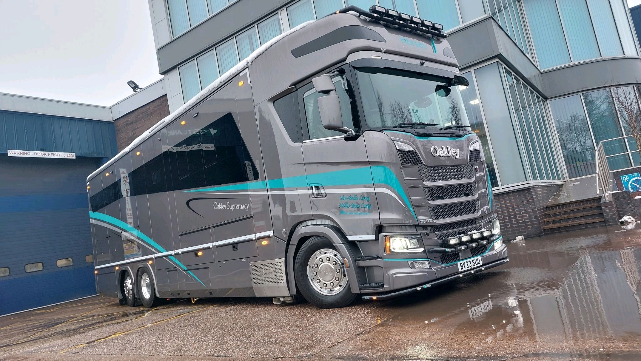 Superb Oakley Scania horsebox supplied by Keltruck - Keltruck Scania